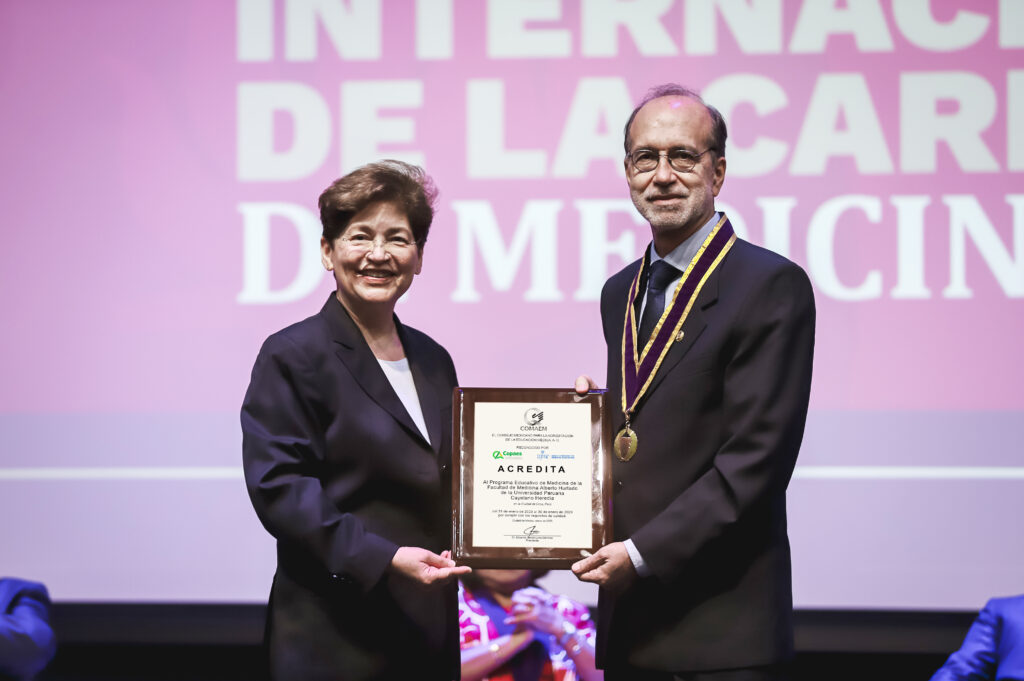 Ceremonia de entrega de Certificado de Acreditación Internacional de la Carrera Profesional de ...